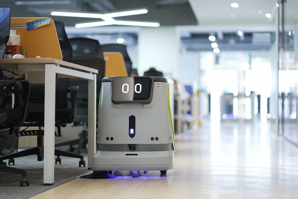 CC1 Cleaning Robot - Keep Your Space Clean